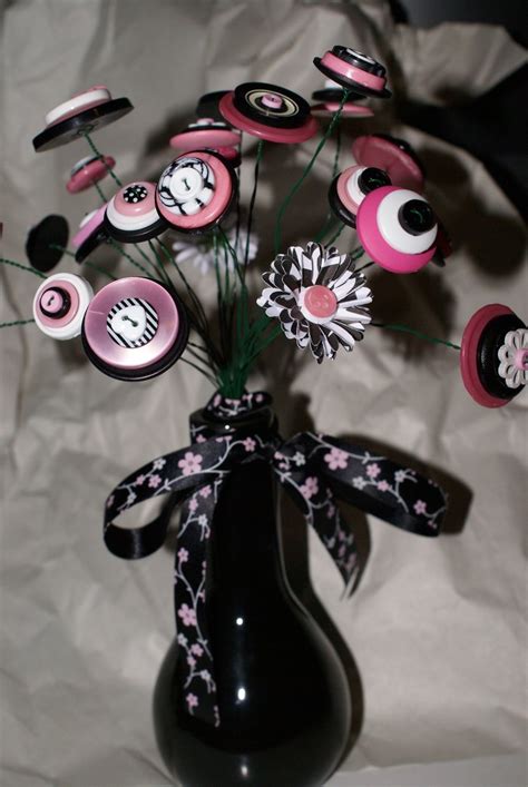 Pin By Pauline Savini On Buttons Button Crafts Vintage Buttons Crafts Buttons Crafts Diy