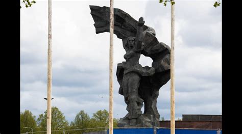 Полиция разогнала акцию протеста против сноса памятника освободителям Риги