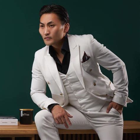 Чөлөөт хүн 💦 On Twitter Энэ яг юу хийдэг хүн юм бэ Нөгөө Арчаагүй зантайгаа алалц гээд ном