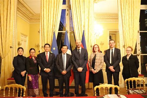 រដ្ឋមន្ត្រីក្រសួងមុខងារសាធារណៈកម្ពុជា