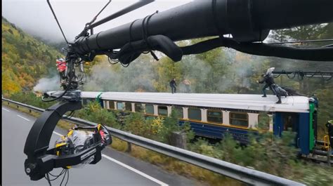 더쿠 미션 임파서블 감독 폐차할 기차가 없어서 새로 만들었음