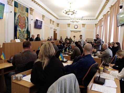 У Полтавській міськраді проводять сесію в змішаному форматі Коло новини Полтави