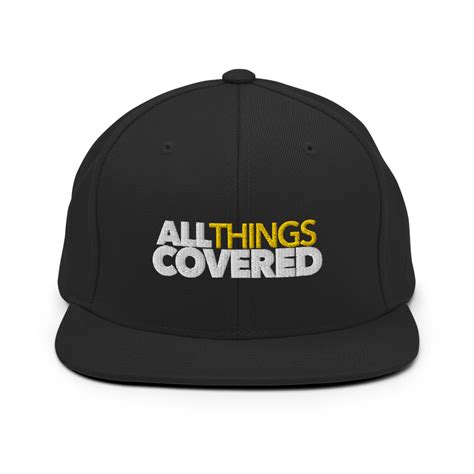 All Things Covered Podcast Blanc Logo Chapeau De Bill à Plat Brodé