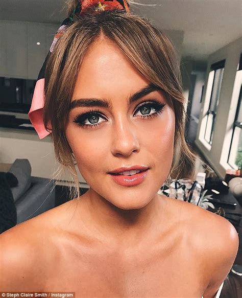 Steph Claire Smith Points Out Her Imperfections In Instagram Selfie Daily Mail Online