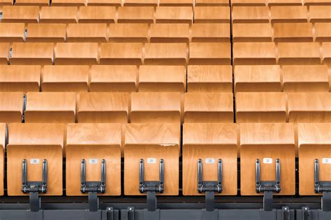 a guide to graceful shutdown in go with goroutines and context by karthi medium