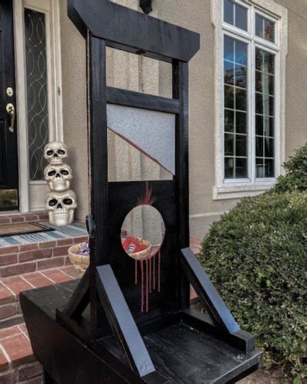 How To Build A Guillotine For Halloween Free Woodworking