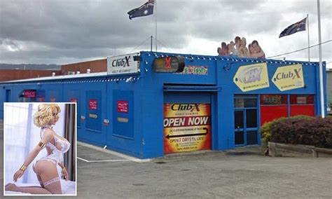 Melbourne Sex Shop Worker Doused In Petrol During Robbery Daily Mail Online