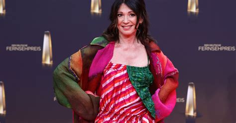 Iris Berben Ihr Fernsehpreis Outfit Ist Ein Hingucker Buntede