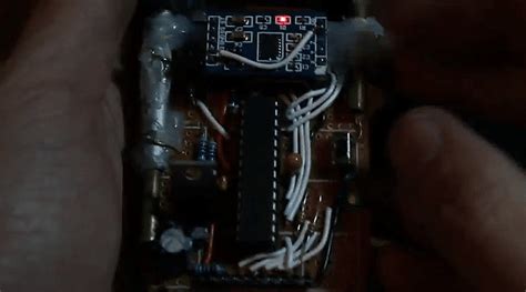 Guy Builds Insane Homemade Handheld Console From Scratch For 20 Bit