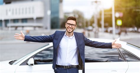 7 Cringey Ways Middle Class People Pretend Theyre Upper Class Vegout