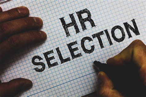 필기 텍스트 시간 선택입니다 과정을 의미 하 고 인적 자원에 의해 접근 하는 직원 남자 지주 마커 아이디어 중요 한 메시지를 의사 소통을 고용 했을 때 개념 제곱 종이