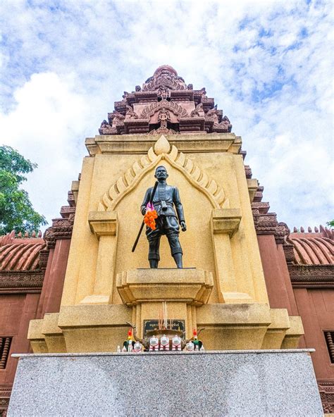 [รูปถ่ายในมือถือ] อนุสาวรีย์ ตากะจะ เจ้าเมืองคนแรกของ อ ขุขันธ์ จังหวัดศรีสะเกษ