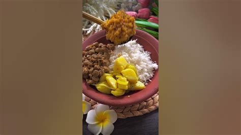 පොල් සම්බල් සොයා අල කිරි හොඳි Bulls Eye සමඟ බත් 🤤😋 Shortvideo Viralfood Streetfood Youtube