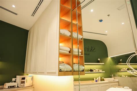 Skin Shell Salon Falcon Interior