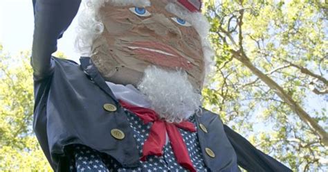 인형탈로 미국 독립기념일 축하 퍼레이드