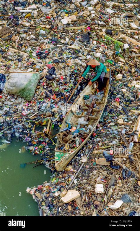 Indonesia Jakarta Tanah Abang Man Selects Garbage In A Canal Stock
