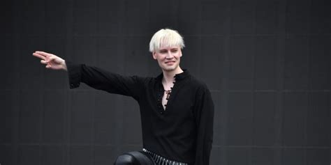 «С карманом для микрофона певец Shaman готовится к выпуску фирменных трусов Экспресс газета