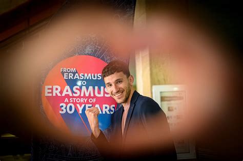 УНСС Конкурс за участие на студенти и докторанти в мобилност по програма „Еразъм “ за