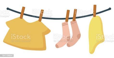 밧줄에 매달려있는 의류의 다양한 항목 흰색 배경에 고립 된 벡터 일러스트레이션 세탁물은 건조 플라스틱 옷핀으로 개최됩니다 0명에 대한 스톡 벡터 아트 및 기타 이미지