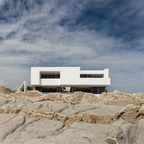 Ludwig Godefroy Creates Brutalist Cube Shaped Home In Mexico