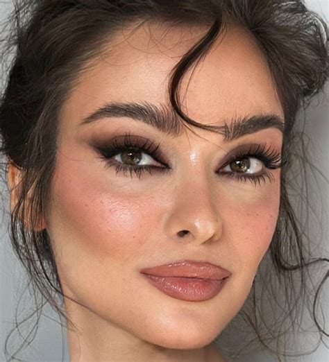 Pin By Gabr Jurk On Make Up In 2025 Makeup Routine Prom Eye Makeup Quick Makeup