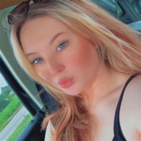 Mia Moretti Itsmiamoretti Threads Say More