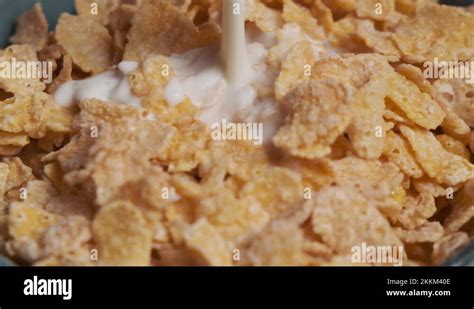 Kelloggs Cereal Ad Stock Videos And Footage Hd And 4k Video Clips Alamy