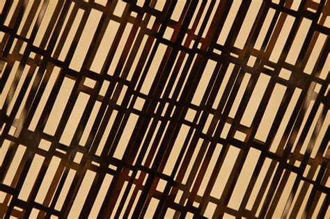 컴퓨터 그래픽 이미지 노란색 스테인드 글라스 창문입니다 건축 세부 정보를 추상화 합니다 기하학적 구조와 질감된 유리 배경입니다 0명에 대한 스톡 사진 및 기타 이미지