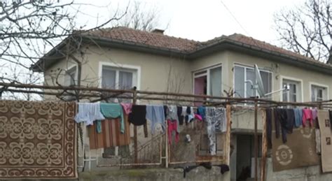 Майката и малтретираното дете живели в Странско от два месеца Общество Новини Бг