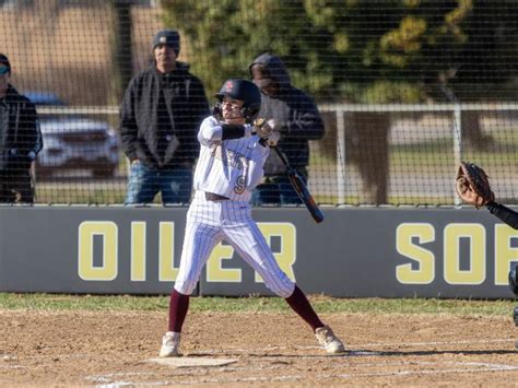 Ealey Has Three Hits Drives In Two Runs Beachum Fans Nine Oilers
