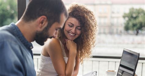 7 Signs An Introvert Is Deeply Attracted To You But Lacks The