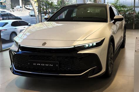 엔카매거진 토요타 크라운 크로스오버 하이브리드 실물 리뷰 멀티플레이어의 자질