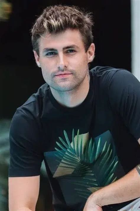 Youtuber Mais Rico Do Brasil Rezendeevil Rezendeevil Fotos De Rosto Fotos De Youtubers