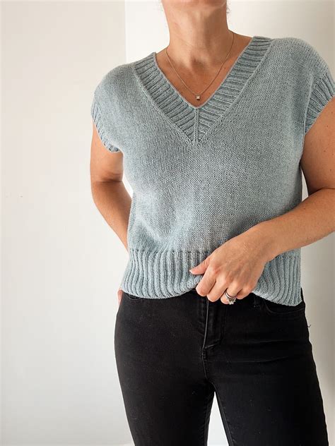 Топ с V вырезом связанный спицами сверху Suri V Neck