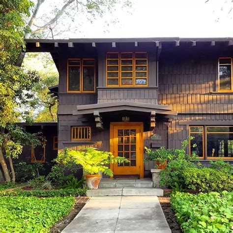 12 Craftsman House Colors Craftsman Exterior Bungalow Exterior Craftsman Bungalow Exterior