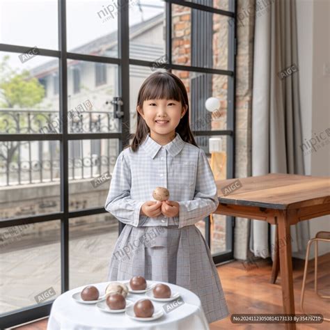 Ai创作图果丹皮写真 抱着红枣的女孩 桂圆农家女孩 霜降流心柿饼 红蜜薯女孩 馒头姑娘 吃月饼的女孩 女孩红枣 黄桃农家女孩 圆柿饼主图 拿芒果的女孩 抱枣的女孩 拿灵芝的女童 小朋友小女孩
