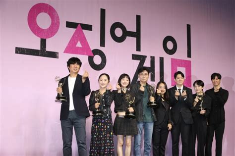 Squid Game Director Hwang Dong Hyuk Jokingly Apologizes For Killing Off The Popular Characters