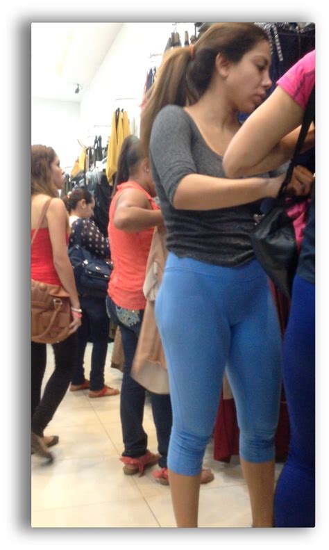 Hermosa Chica Con Caderas Anchas Mujeres Bellas En La Calle