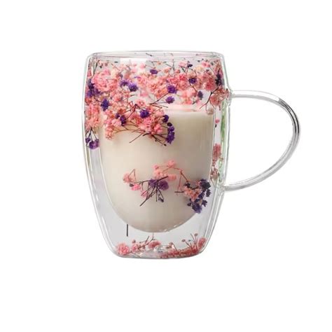 ჭიქა გამჭვირვალე პატარა ყვავილებით