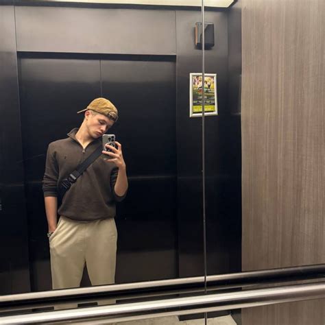 Звезда сериала «Слово пацана Кровь на асфальте Леон Кемстач рассказал как относится к