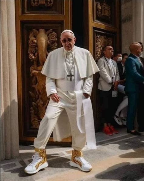 Papa Francisco Impresiona Con Polémico Atuendo Creado Con