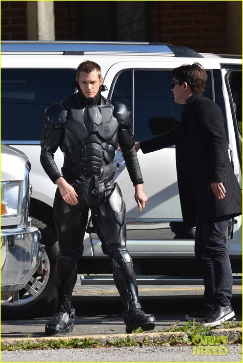 Joel Kinnaman Robocop Motorcycle Scenes Photo 2742777 Photos