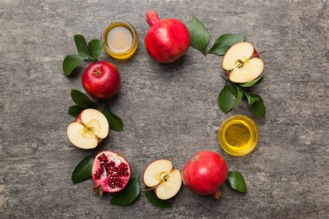 로쉬 하샤나 개념 상징으로 만든 프레임 유대인 새해 연휴 전통 복사 공간이 있는 위쪽 보기 Tishrei에 대한 스톡 사진 및 기타 이미지 Istock