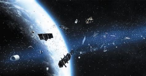 초속 8㎞ 충돌 우주선 긴급대피도…美 쓰레기 위성에 2억 벌금