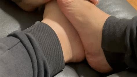 Playing Sexy Footsies With A Raver Girl Goddess Sinderella Sole Rich