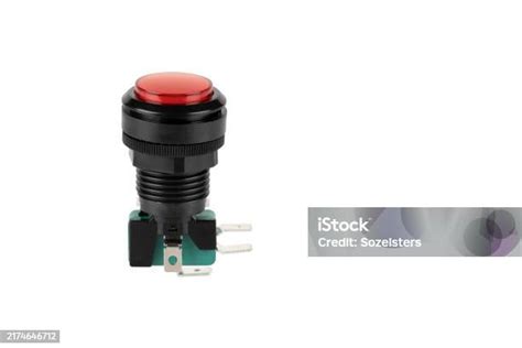 흰색 배경에 고립된 빨간색 사각형 푸시 버튼 스위치 산업 제어 전자 및 전원 관리 구성 요소 사진 가리기에 대한 스톡 사진 및 기타 이미지 Istock