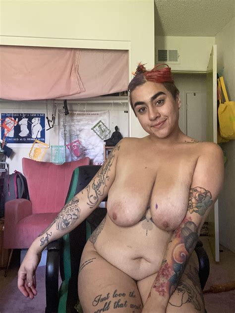 Took A Break To Dye My Hair And Chill Naked In My Art Room OC Scrolller