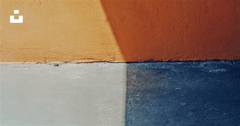 주황색과 흰색 페인트 벽 사진 Unsplash의 무료 무늬 이미지