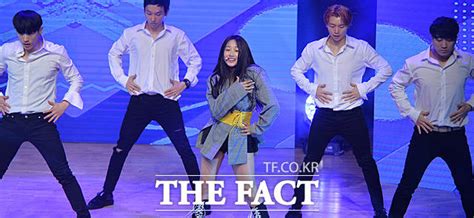 [tf포토] 크리샤츄 용준형이 함께한 너 였으며 해 포토 기사 더팩트