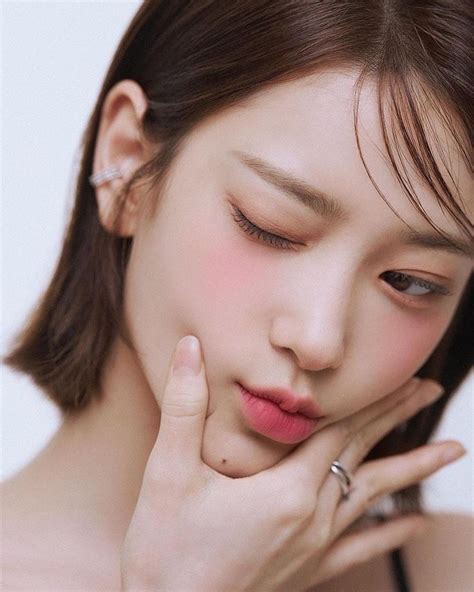 Pin On Beauty Soft Makeup Looks Glowing Makeup Eye Makeup